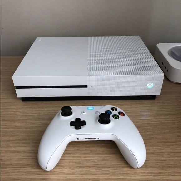Video Games & Consoles | White Gaming Console With Controller | Poshmark